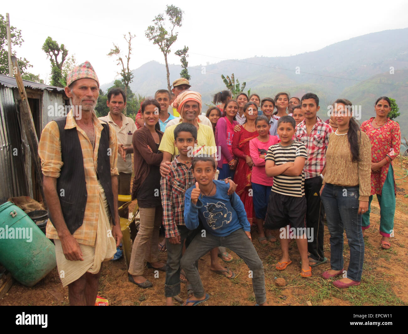 Earthquake affected people hi-res stock photography and images - Alamy