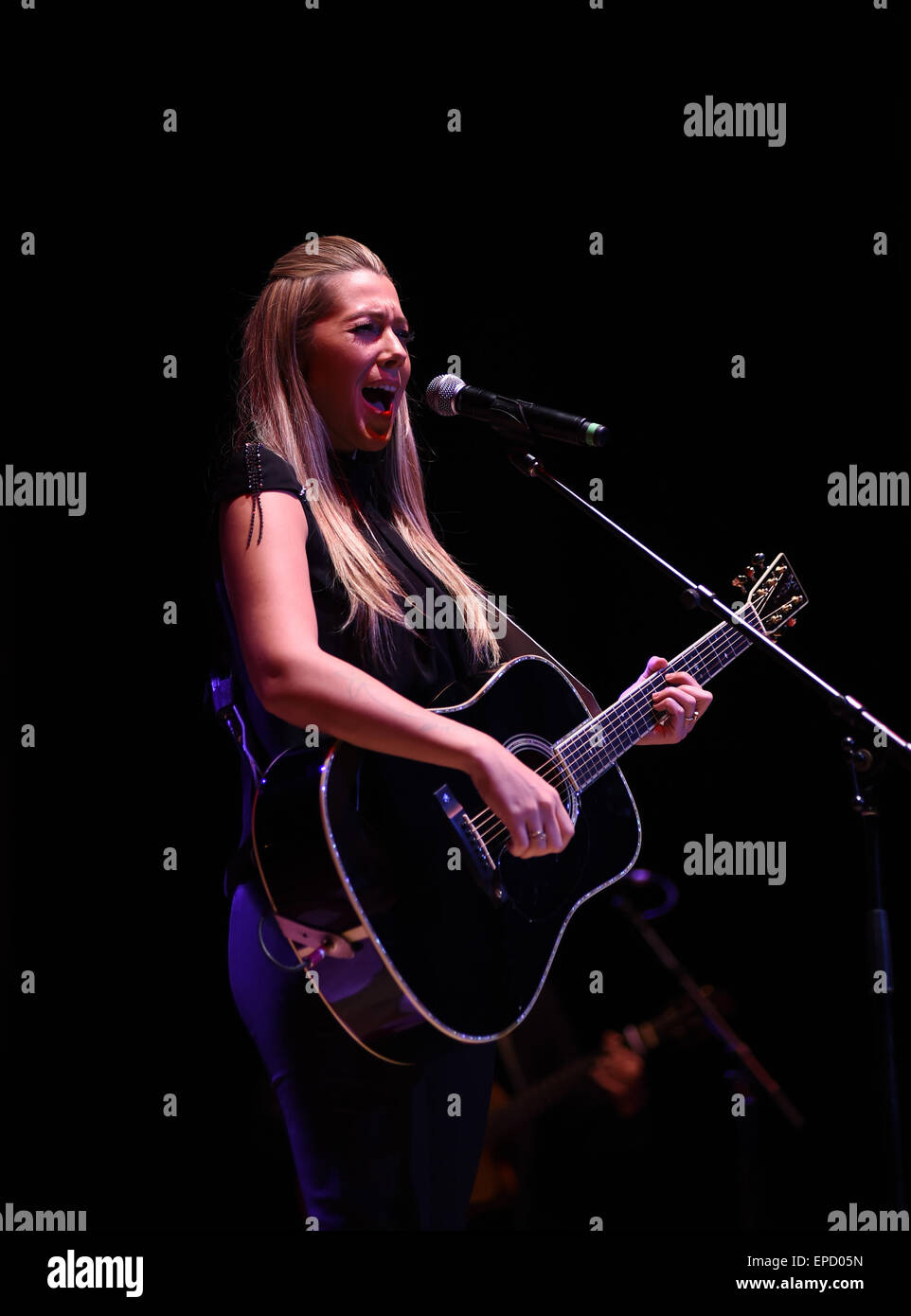 Colbie caillat hi-res stock photography and images - Alamy