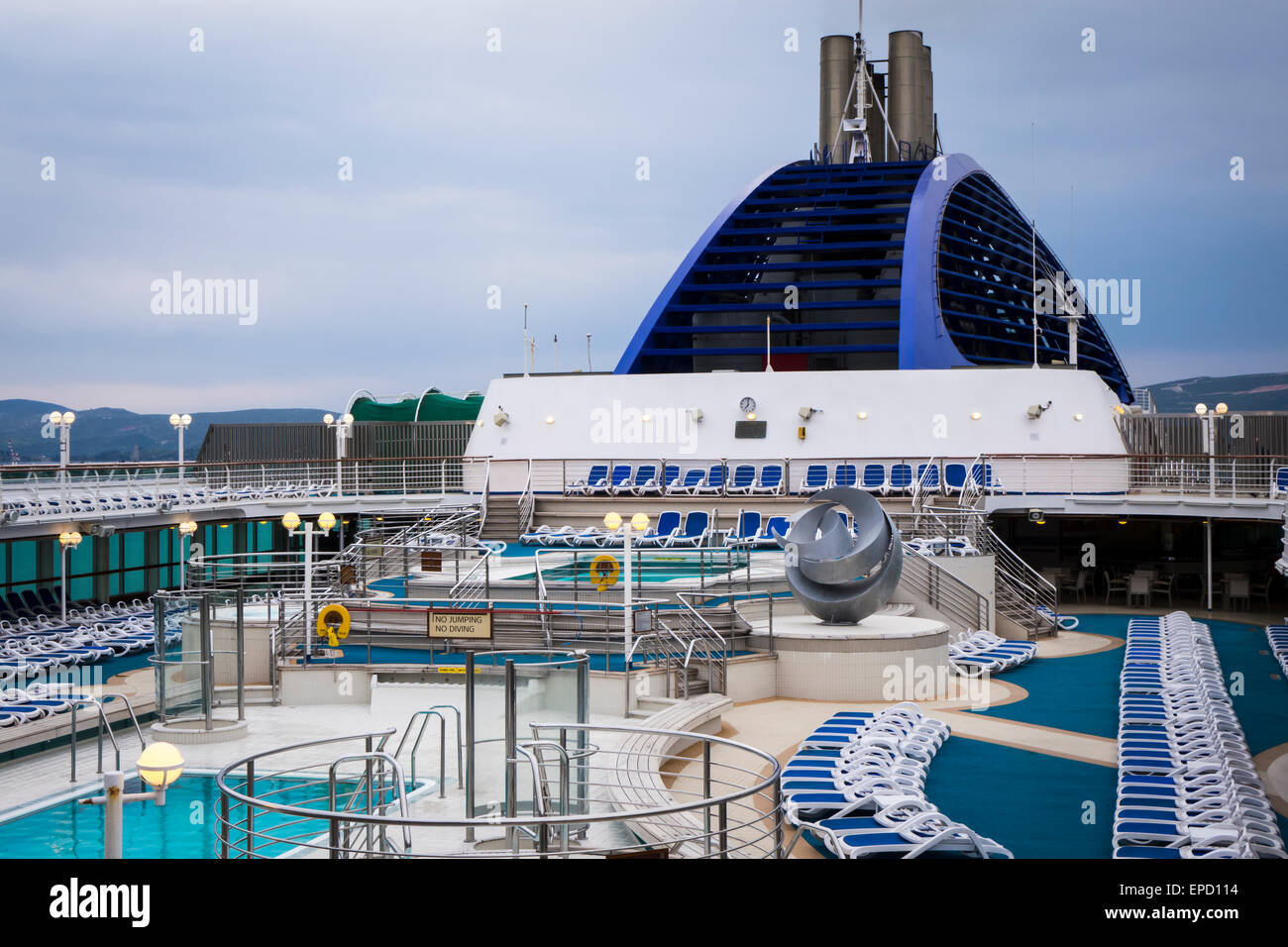 Sun deck cruise ship hi-res stock photography and images - Alamy