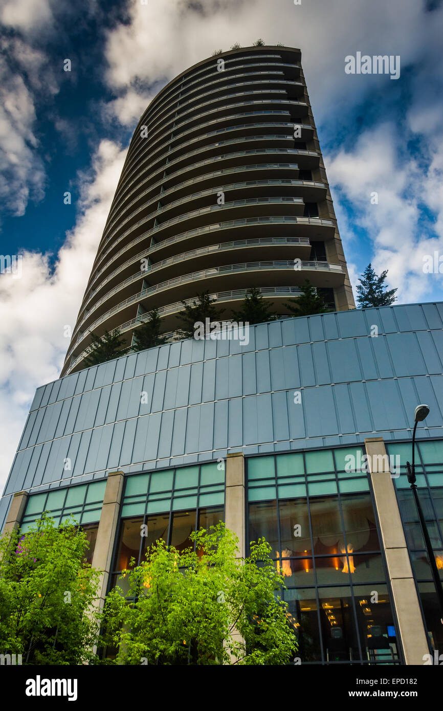 Modern building in downtown Seattle, Washington Stock Photo - Alamy