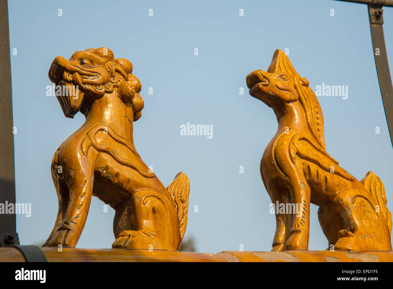 Chinese imperial roof decoration hi-res stock photography and images ...