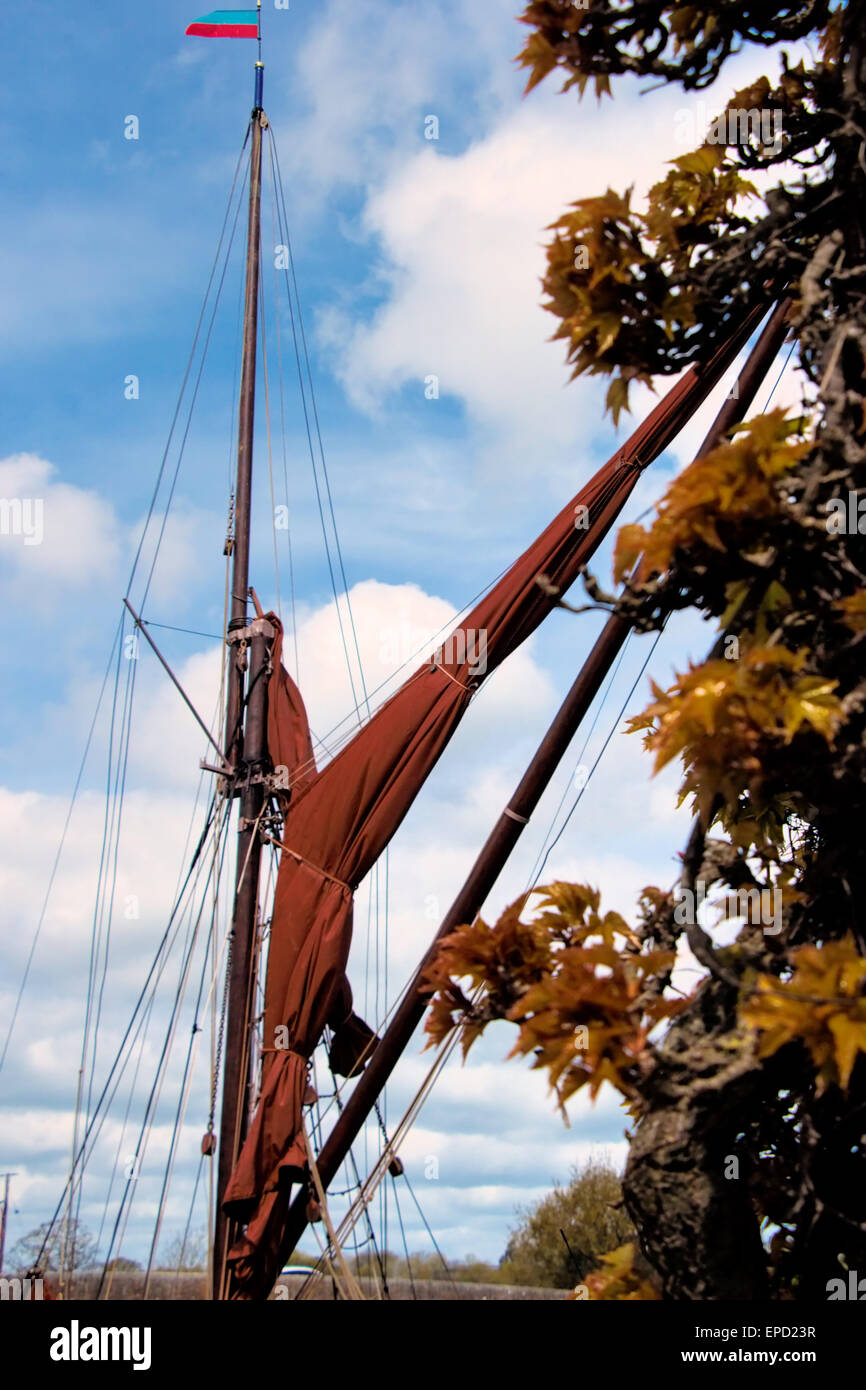 Old sailing wooden blocks rigging hi-res stock photography and images ...