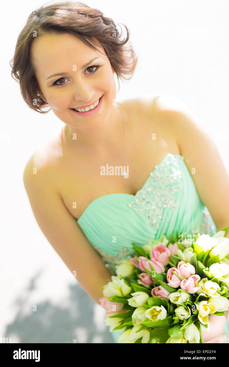 Happy bride with wedding bouquet Stock Photo - Alamy