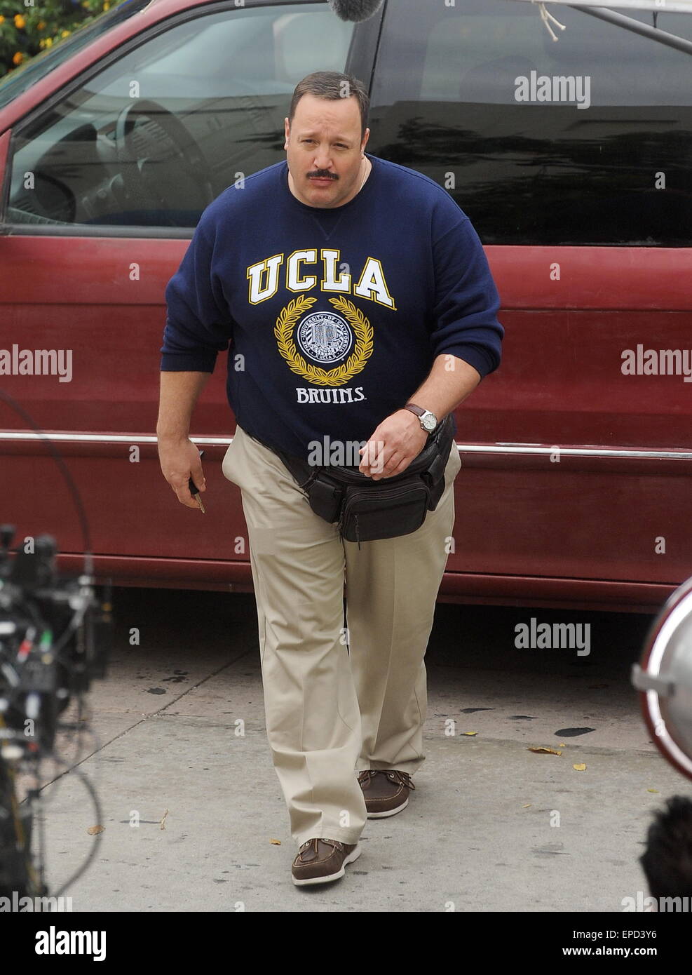 Comedian actor Kevin James filming his sequel "Paul Blart: Mall Cop 2 ...