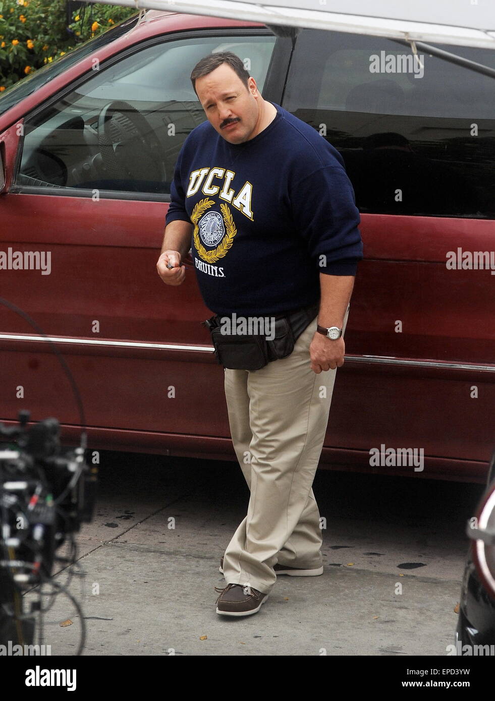 Comedian actor Kevin James filming his sequel "Paul Blart: Mall Cop 2 ...