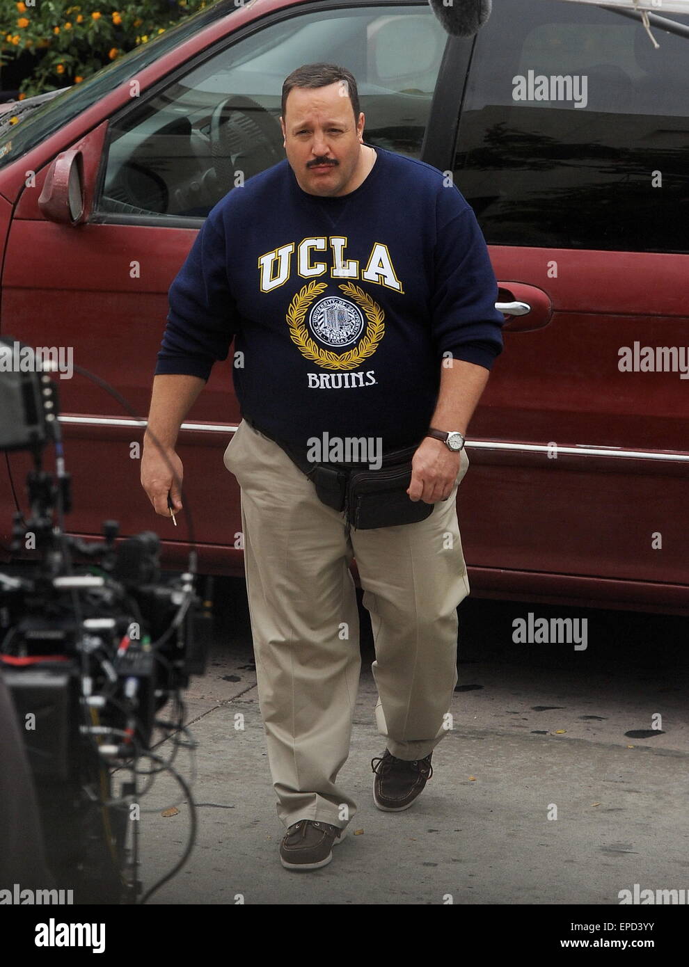 Comedian actor kevin james filming hi-res stock photography and images ...