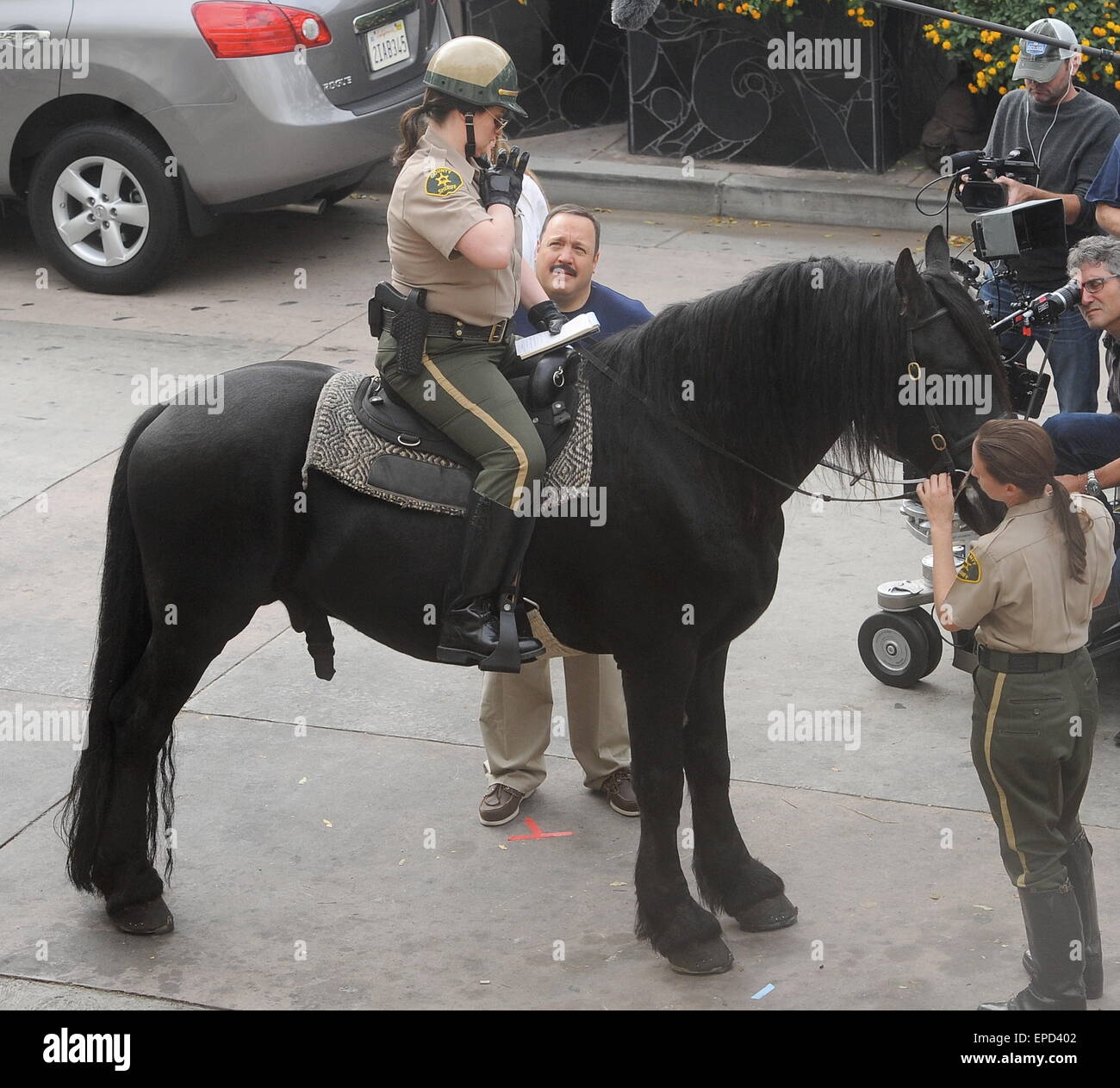 Comedian actor Kevin James filming his sequel "Paul Blart: Mall Cop 2 ...