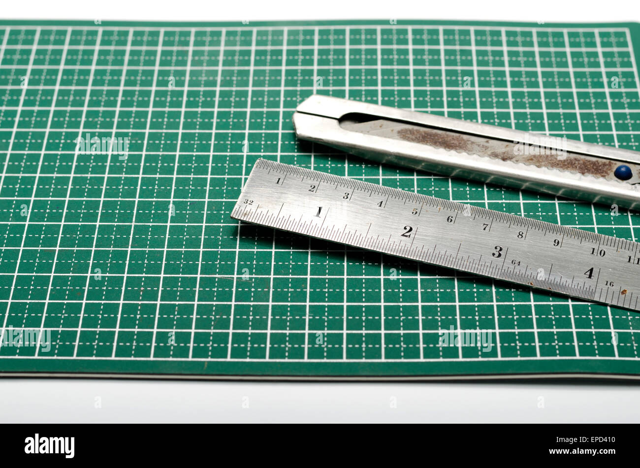 ruler and cutter on green cutting mat Stock Photo - Alamy
