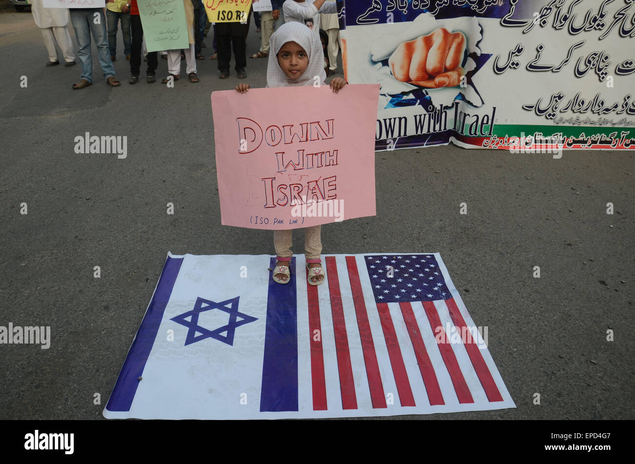 Lahore, Pakistan. 16th May, 2015. A group of Shia students,(ISO) imamia ...
