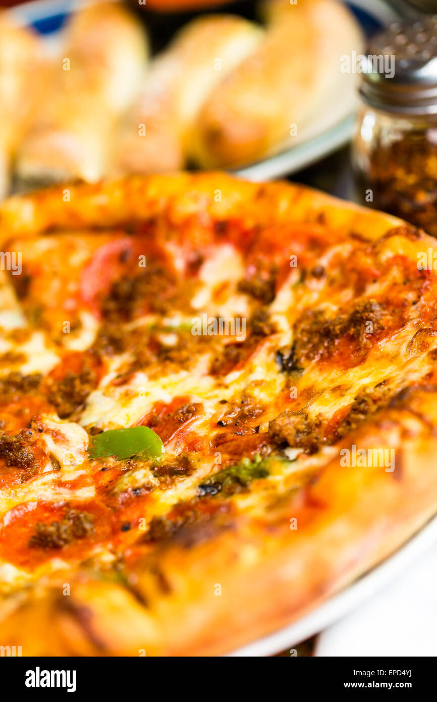 Goat cheese spinach pepper pizza hi-res stock photography and images ...
