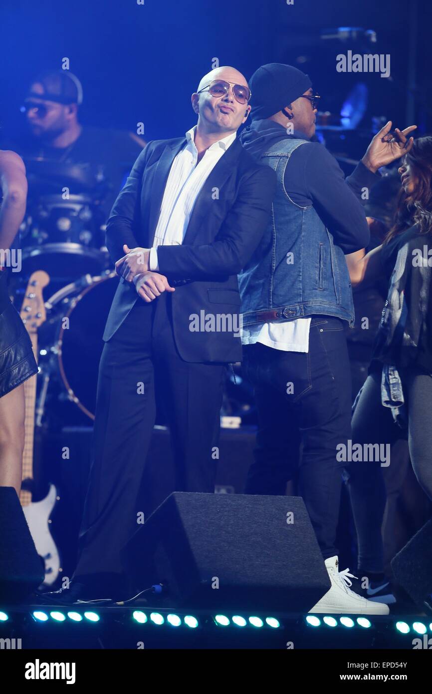 Pitbull and Ne-Yo perform together at ABC studios for late-night talk ...