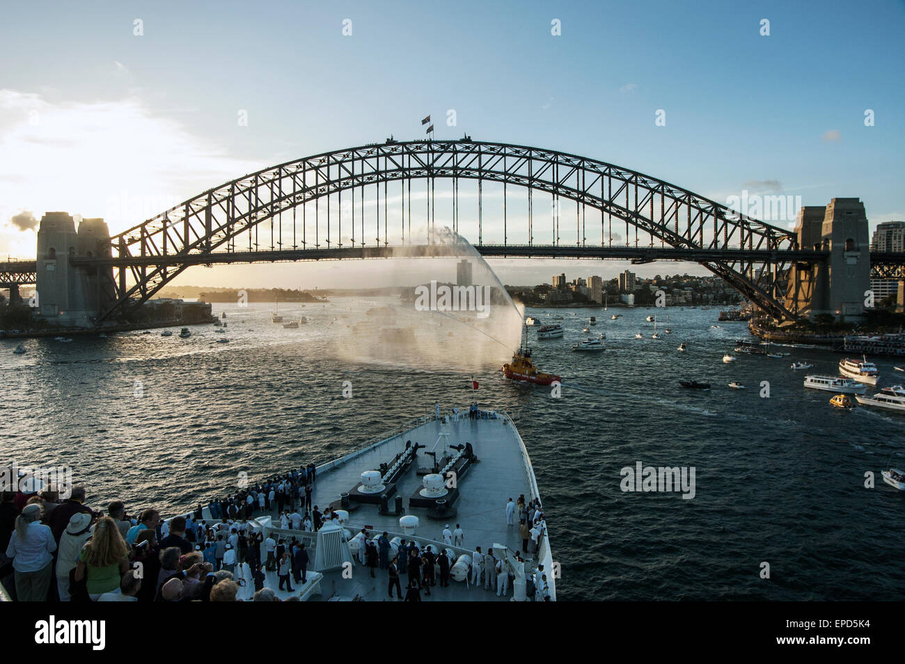 The qe2 bridge hi-res stock photography and images - Alamy