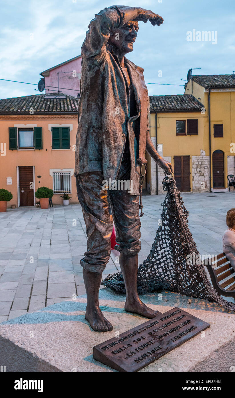 Statue of the old fisherman hi-res stock photography and images - Alamy