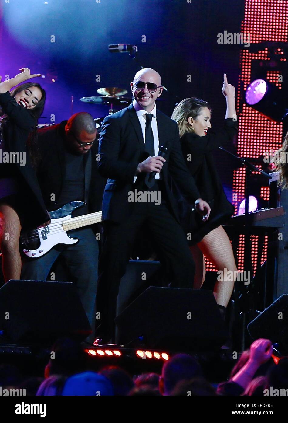 Pitbull and Ne-Yo perform together at ABC studios for late-night talk ...