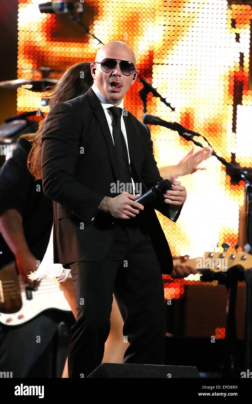 Pitbull and Ne-Yo perform together at ABC studios for late-night talk ...