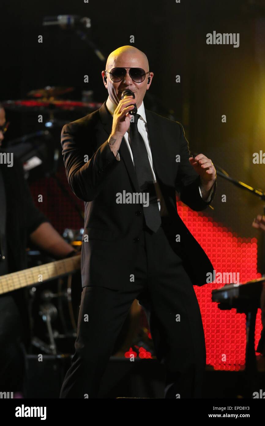 Pitbull and Ne-Yo perform together at ABC studios for late-night talk ...