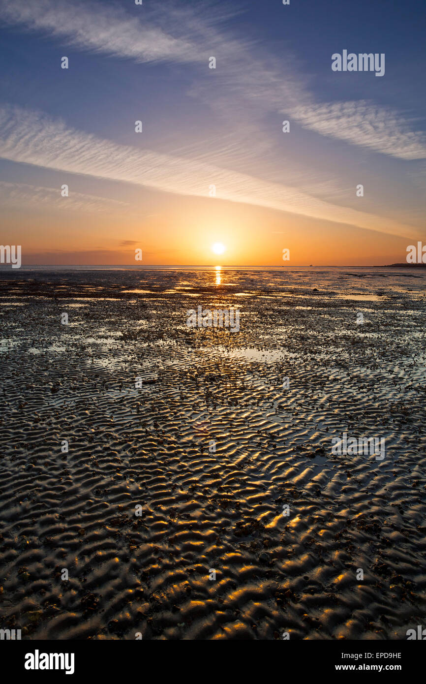 Whitstable, Kent, UK. 17th May 2015: UK Weather. Sunrise with contrails ...