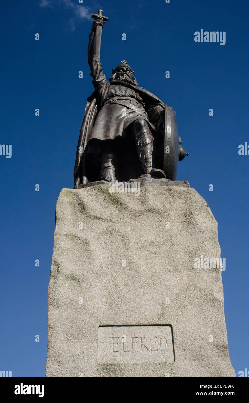 King alfred great bronze statue hi-res stock photography and images - Alamy