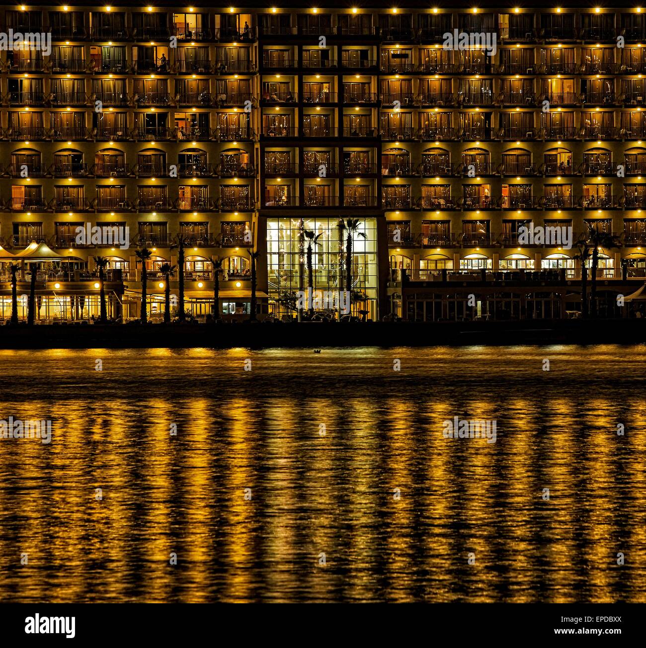 Reflections in water night hi-res stock photography and images - Alamy