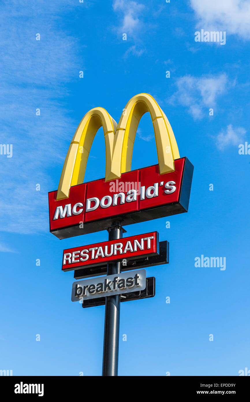 Yellow M sign near McDonalds Restaurant Stock Photo - Alamy