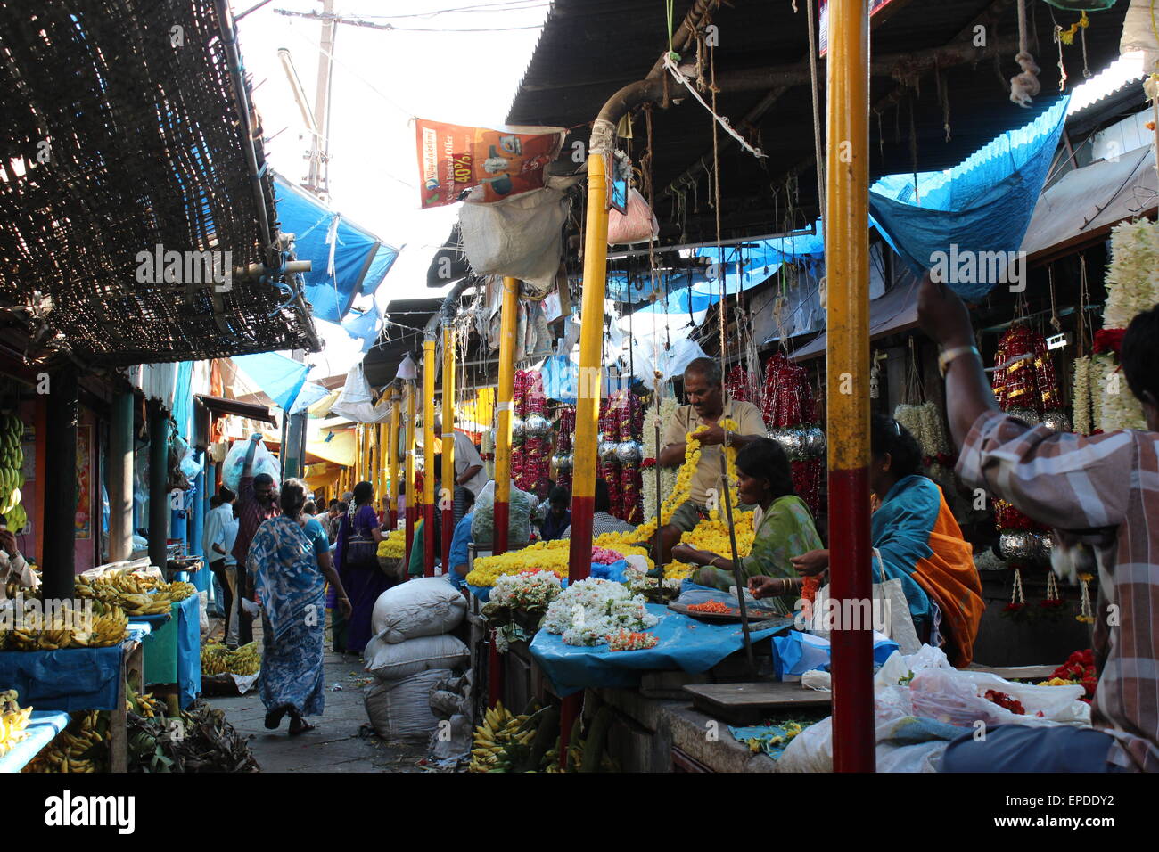 The streets and markets of central Mysore: inside Devaraja Market Stock ...
