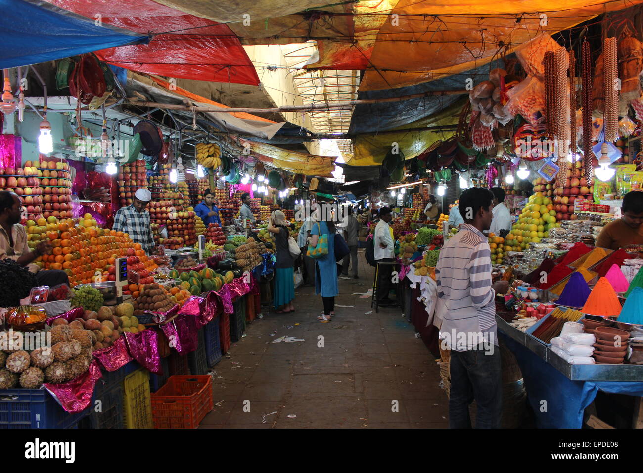 The streets and markets of central Mysore: inside Devaraja Market Stock ...