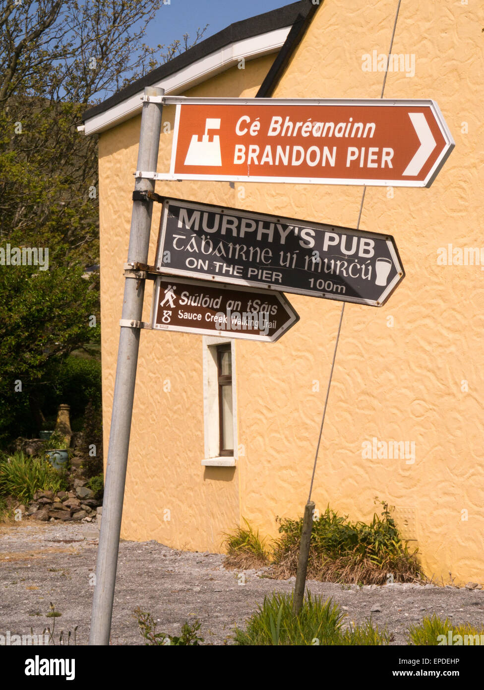Dingle pub sign hi-res stock photography and images - Alamy
