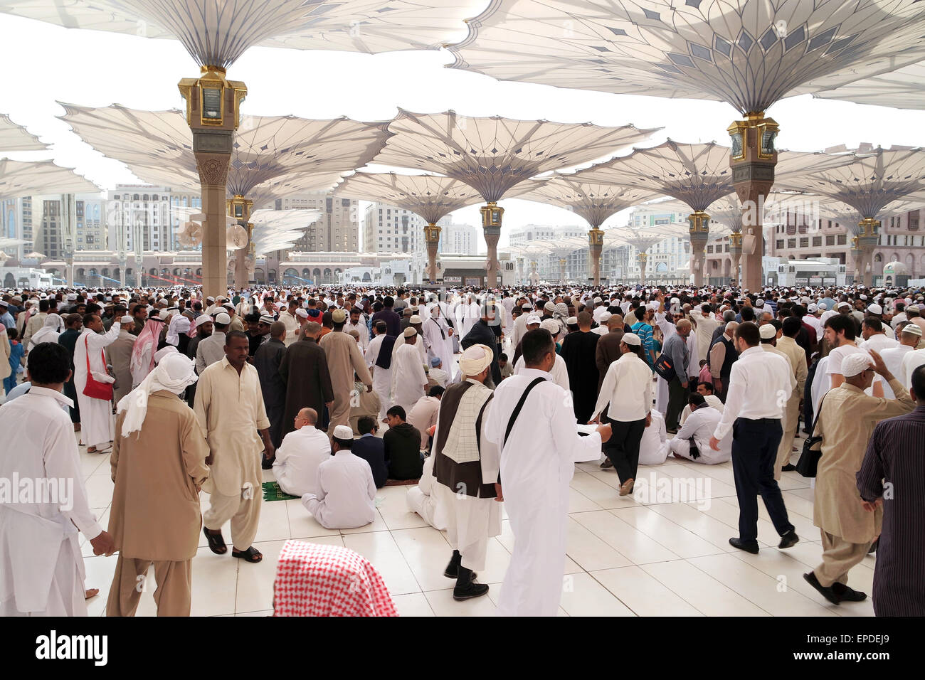 Saudi Arabian People Praying