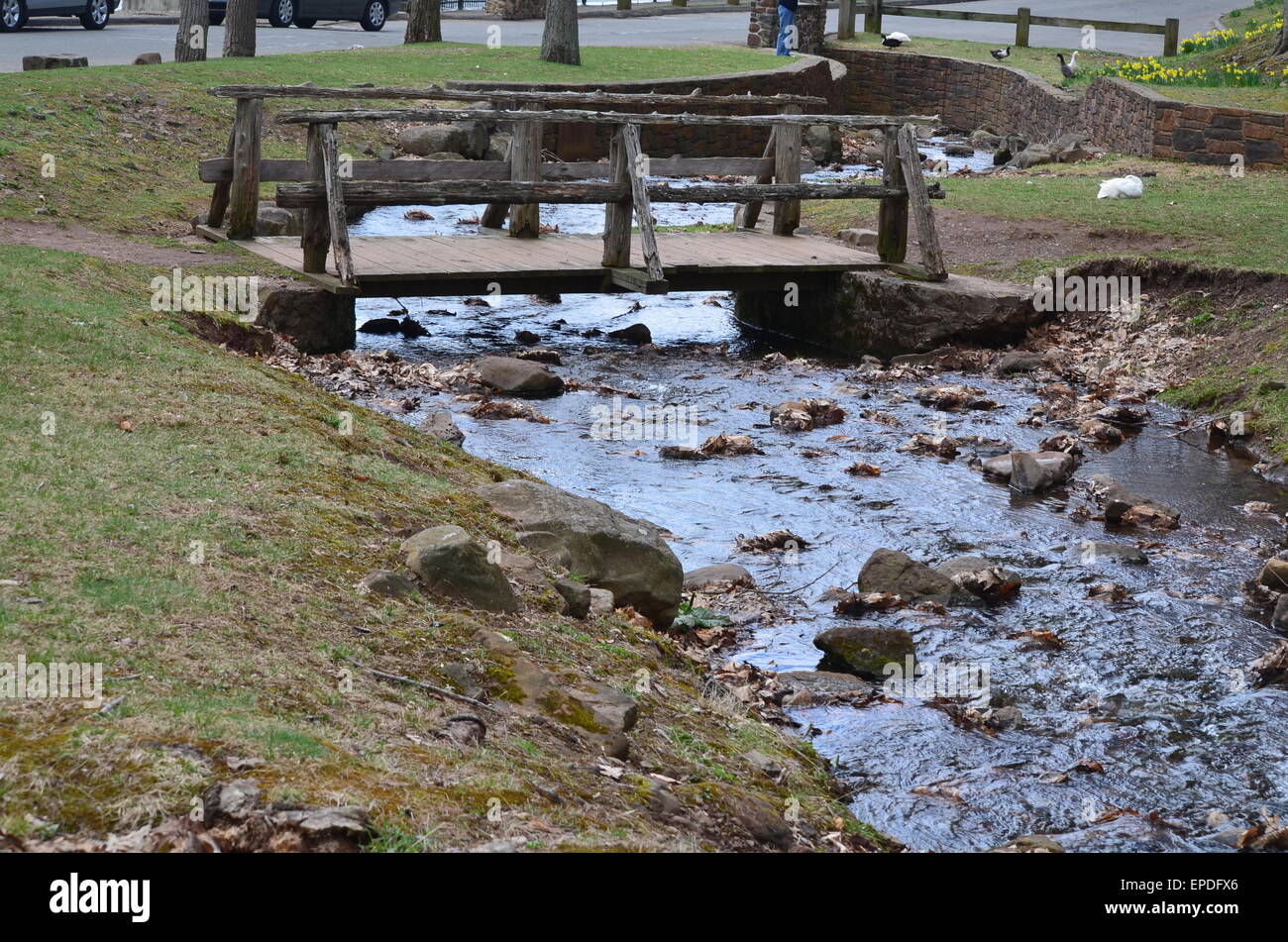 Small bridge over stream hi-res stock photography and images - Alamy