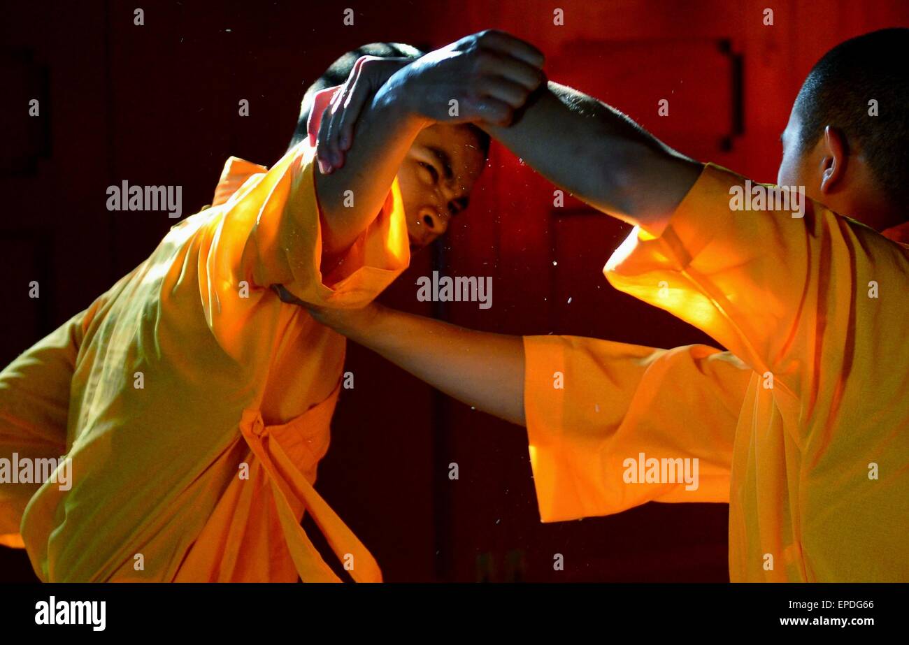 (150517) -- QUANZHOU, May 17, 2015 (Xinhua) -- Monks practice martial ...