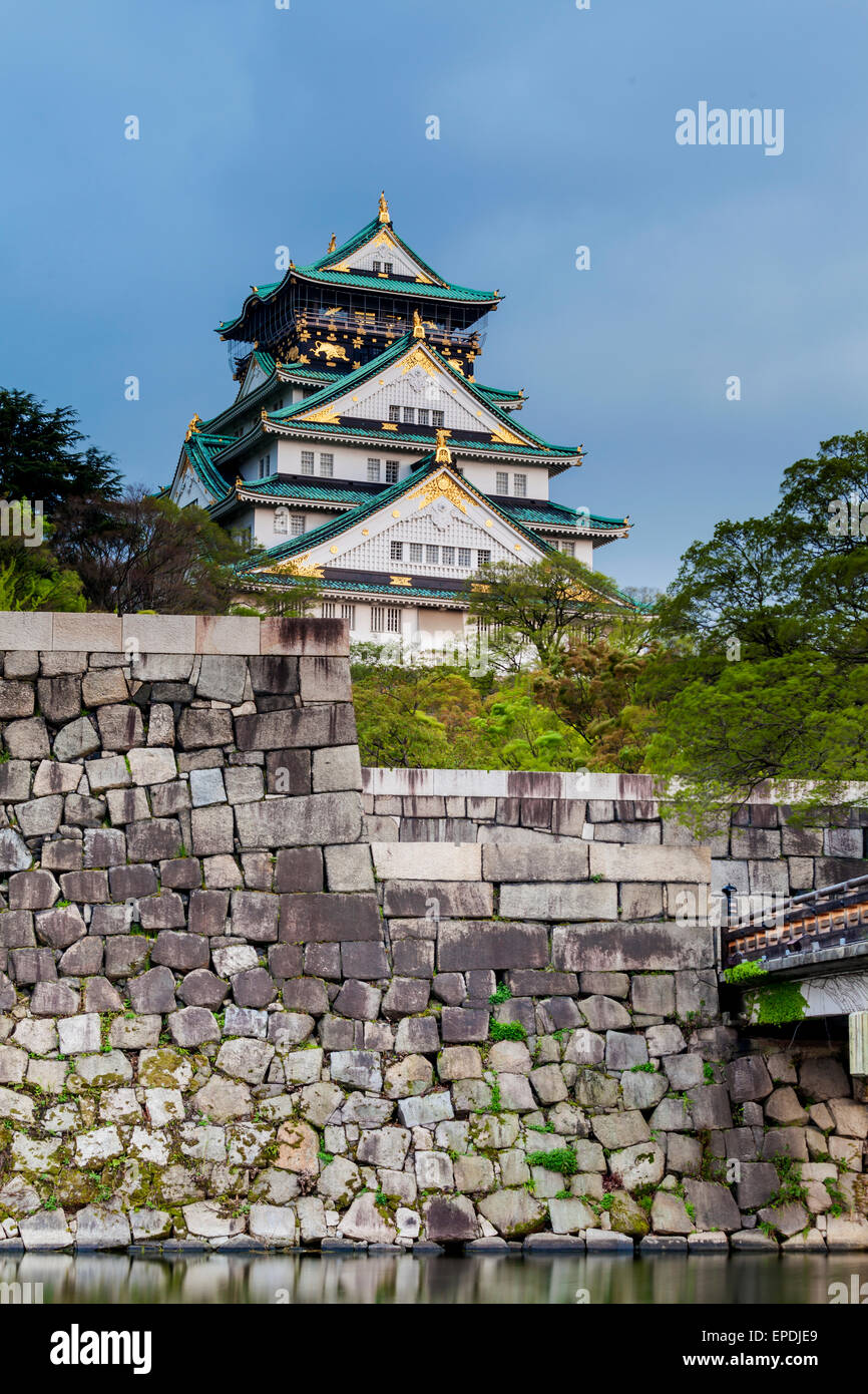 Sunset view of the main tower of Osaka Castle, Japan Stock Photo - Alamy