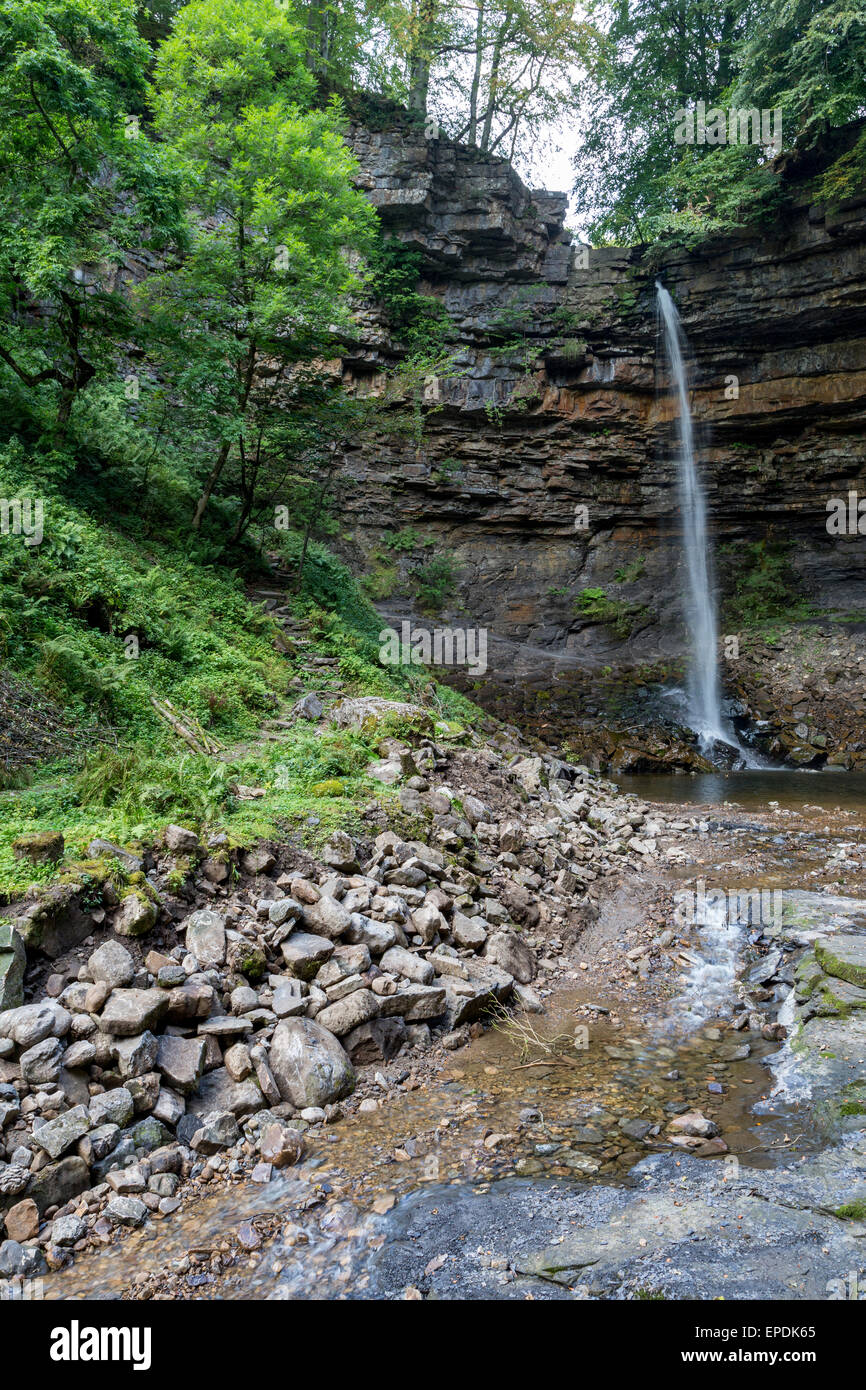 UK, England, Yorkshire. Hardraw Force, in Hardraw Scar, longest single ...