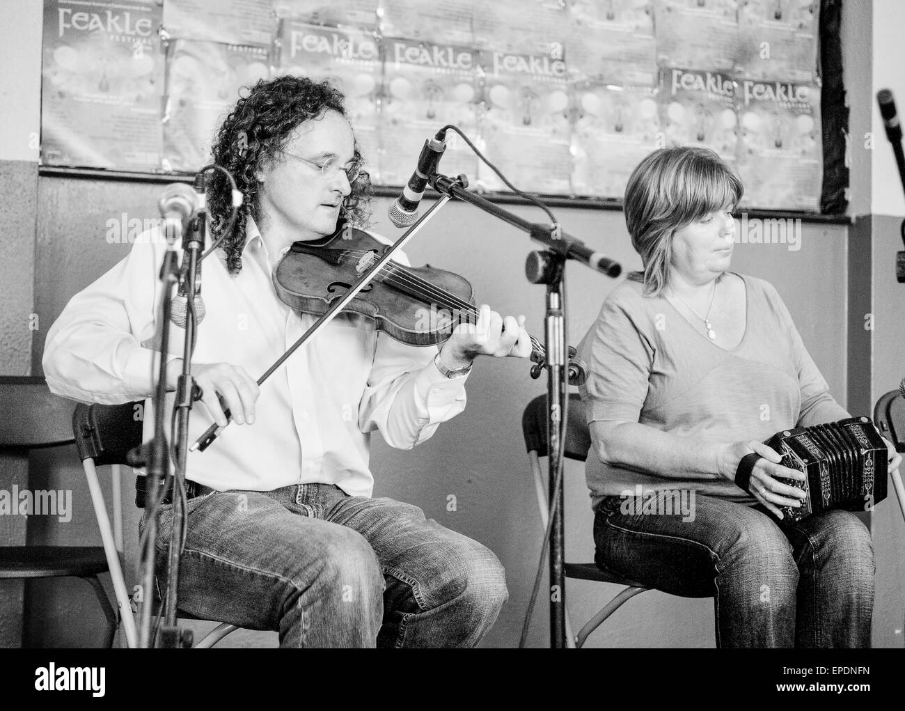 Traditional irish fiddle player hi-res stock photography and images - Alamy