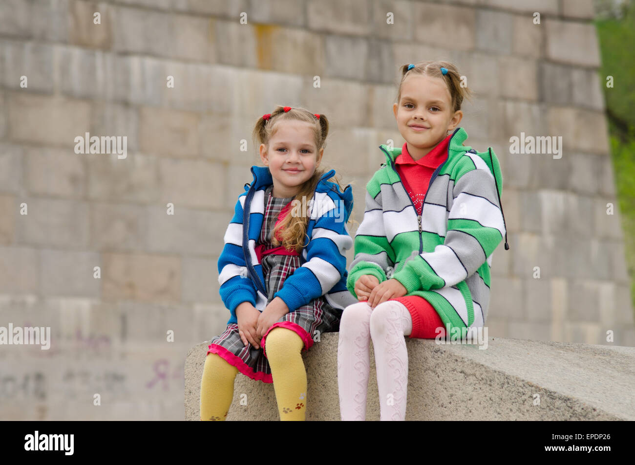 Six girls hi-res stock photography and images - Alamy