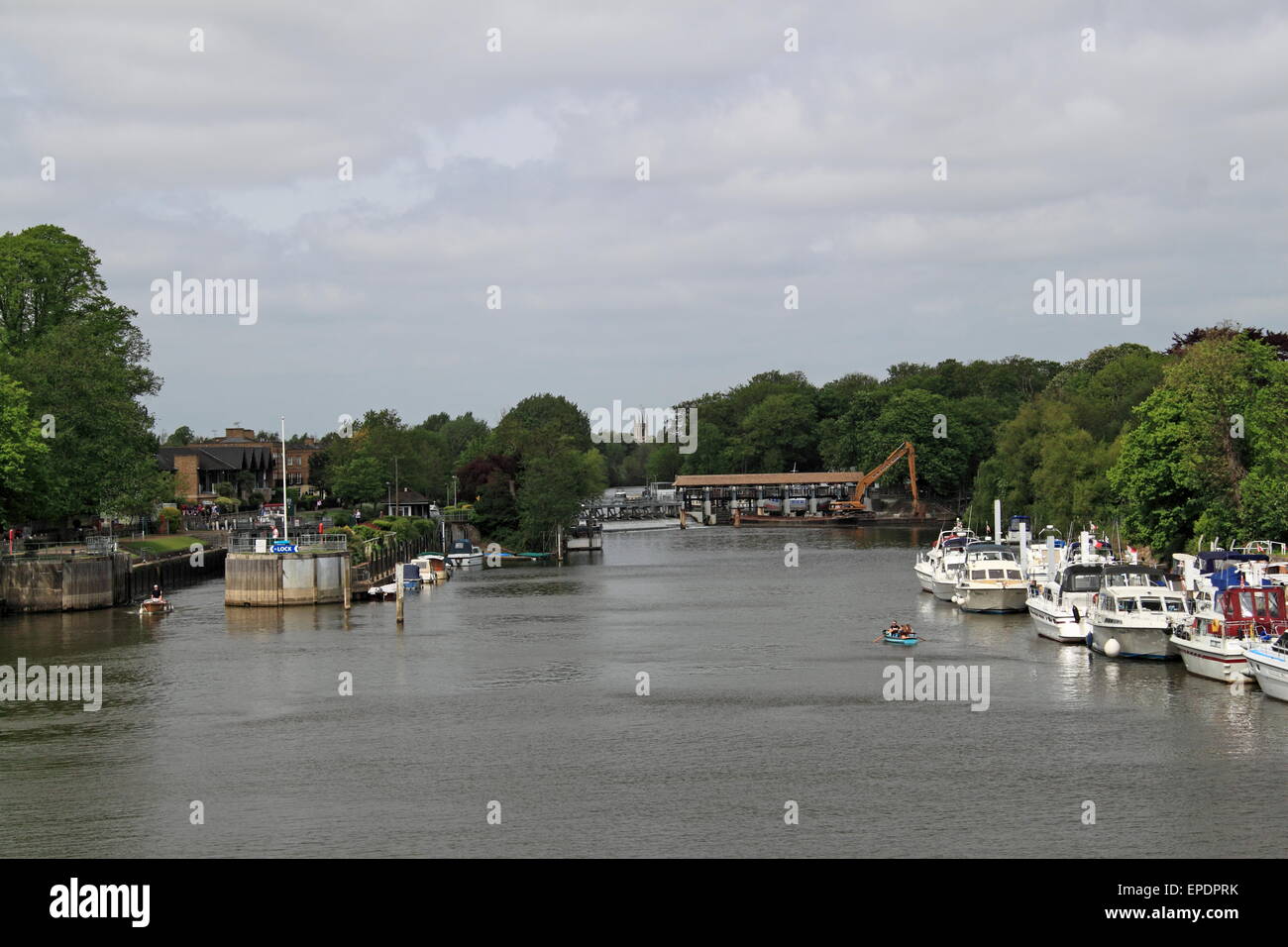 Molesey Lock, River Thames, from Hampton Court Bridge, East Molesey ...