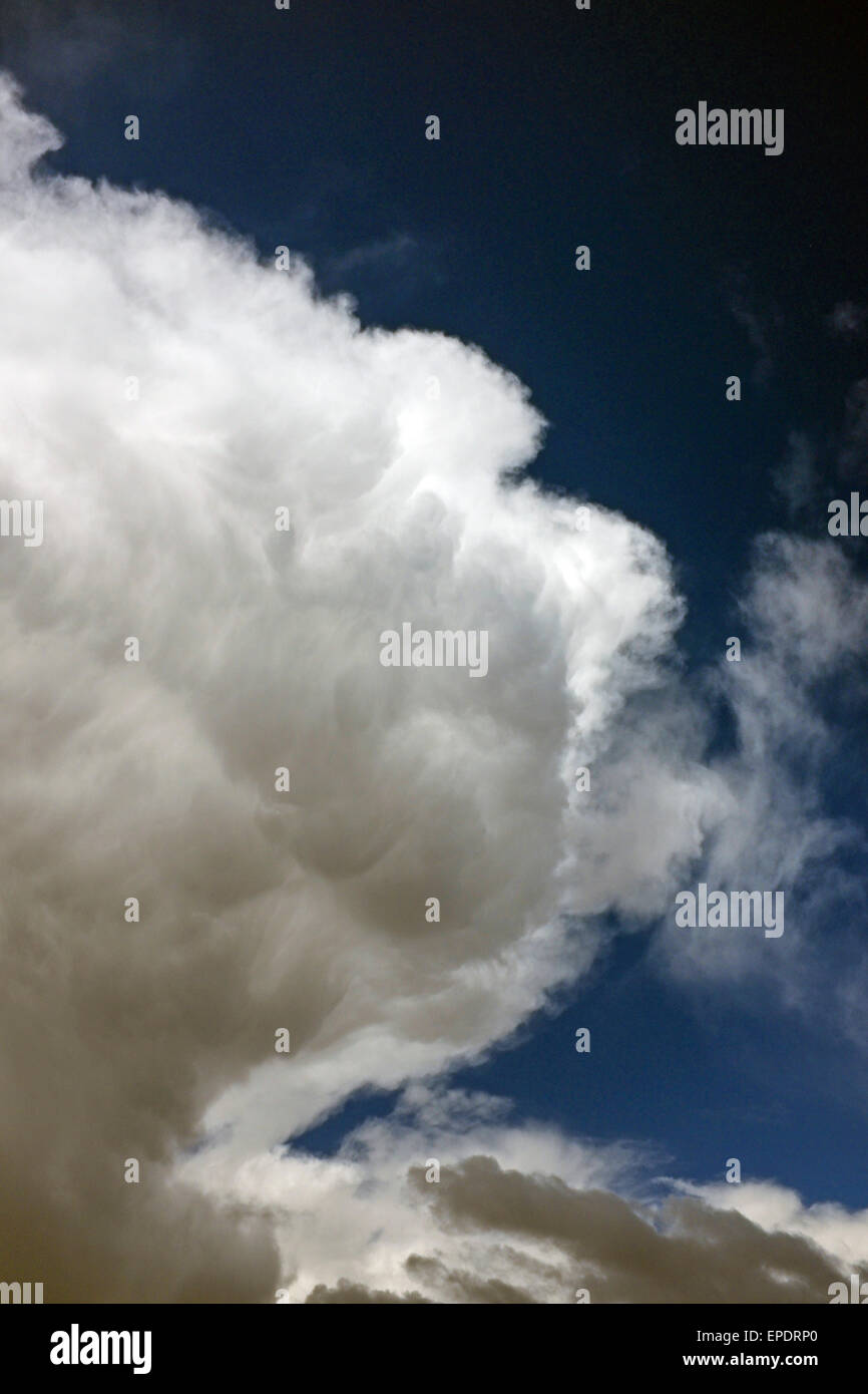 A giant storm cloud forms over the high desert of Central Oregon near ...