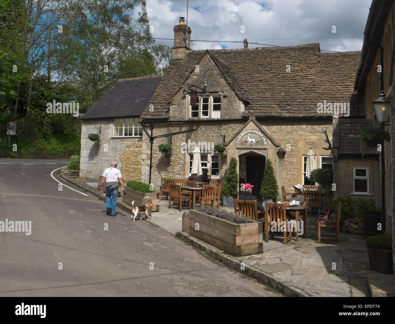 White hart pub inn hi-res stock photography and images - Alamy