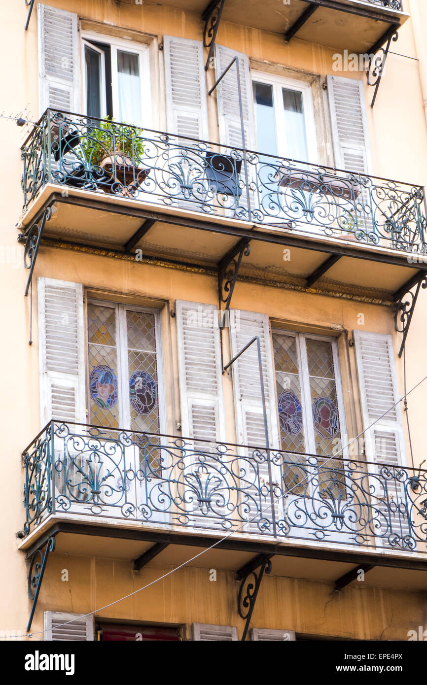 French balcony flowers hi-res stock photography and images - Alamy