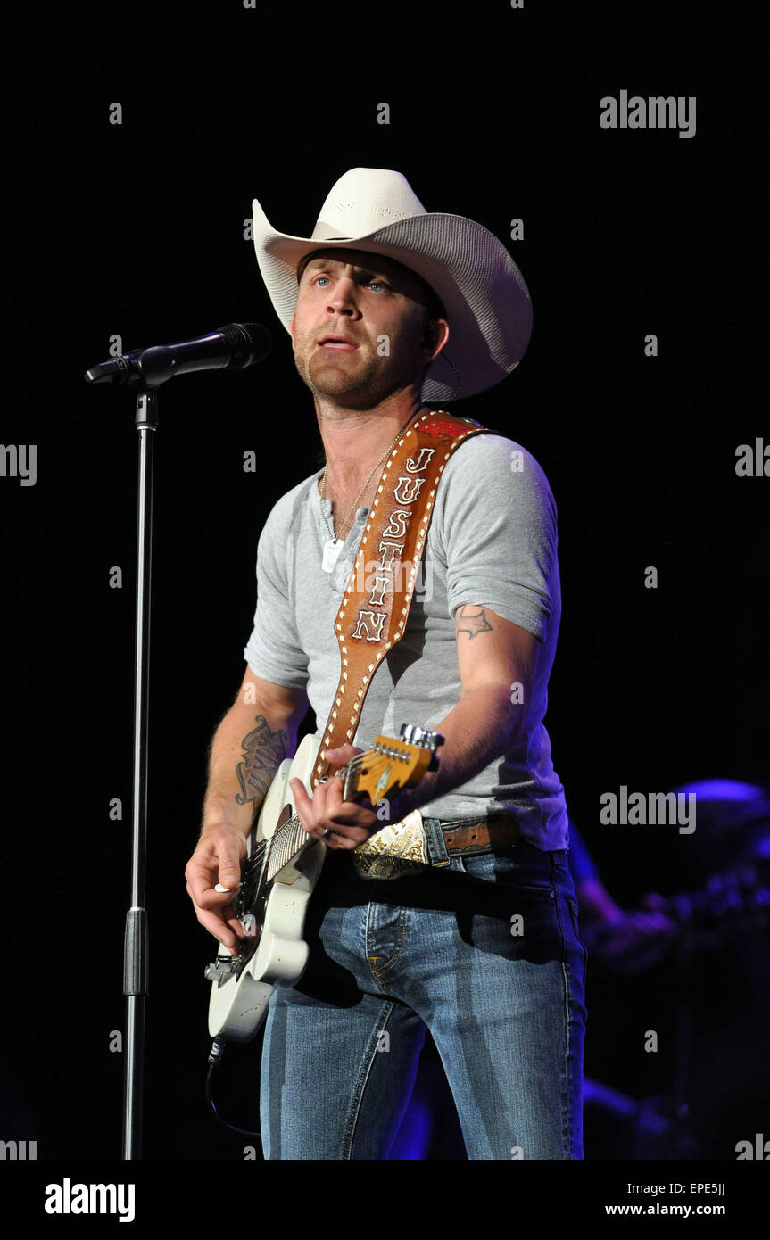 Raleigh, North Carolina, USA. 17th Mar, 2000. Singer JUSTIN MOORE ...
