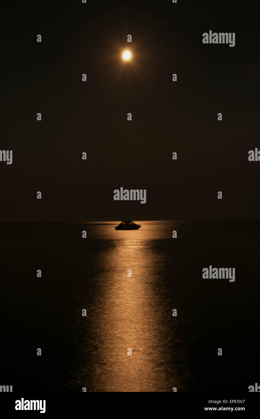 Moon reflection ocean hi-res stock photography and images - Alamy