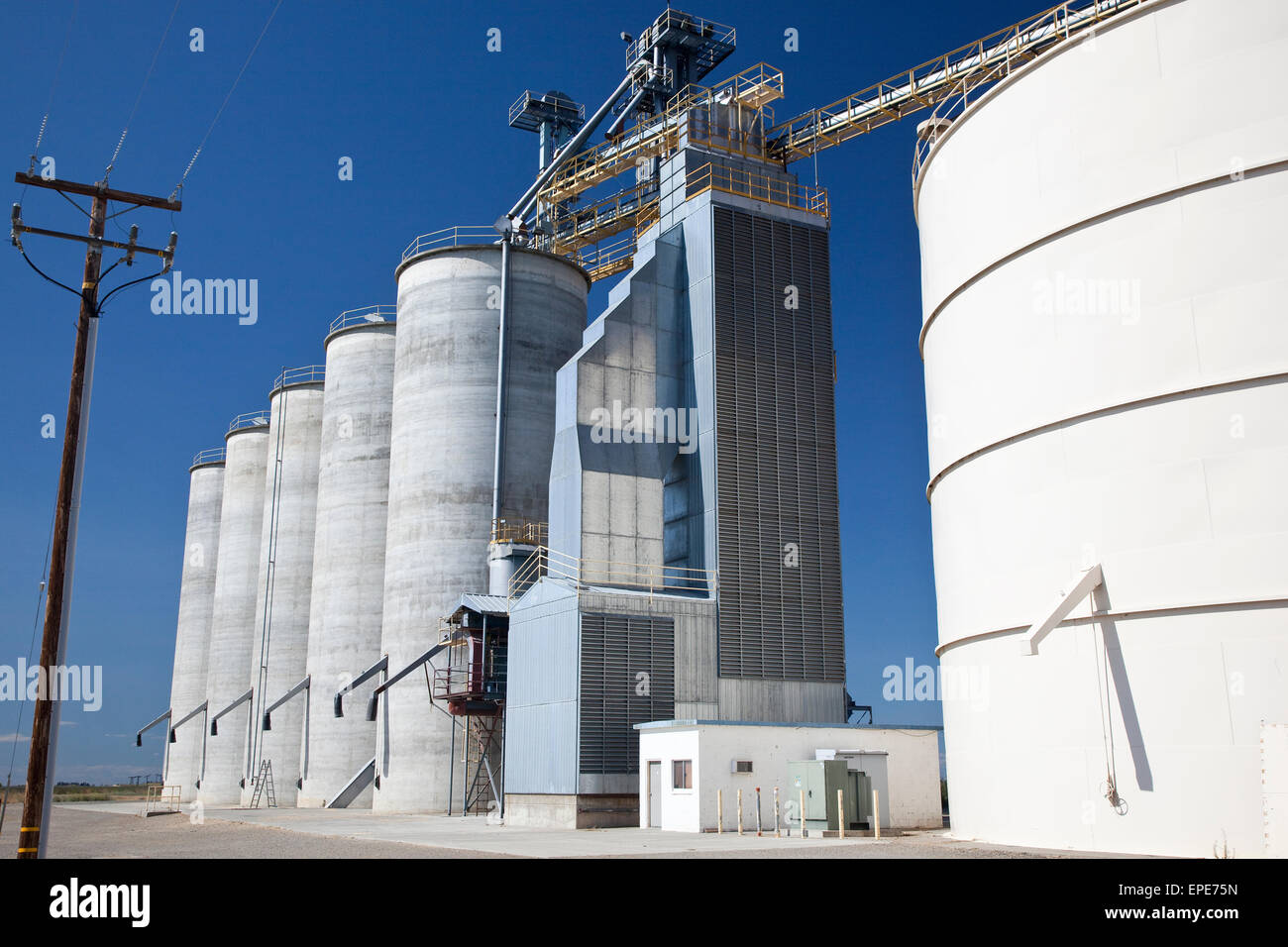 Rice silos hi-res stock photography and images - Alamy