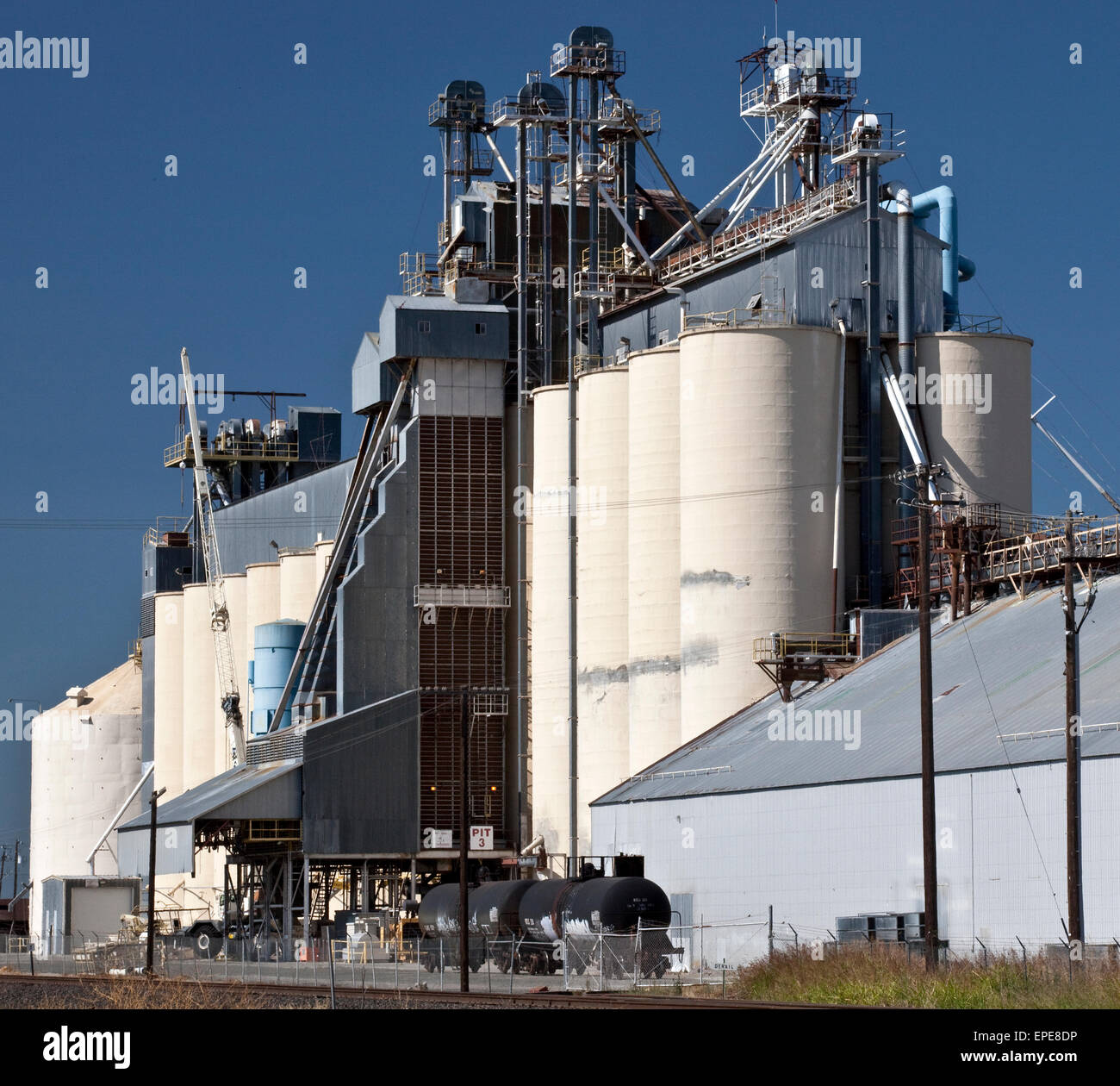 Rice Storage Silos in the Central Valley of California Stock Photo - Alamy