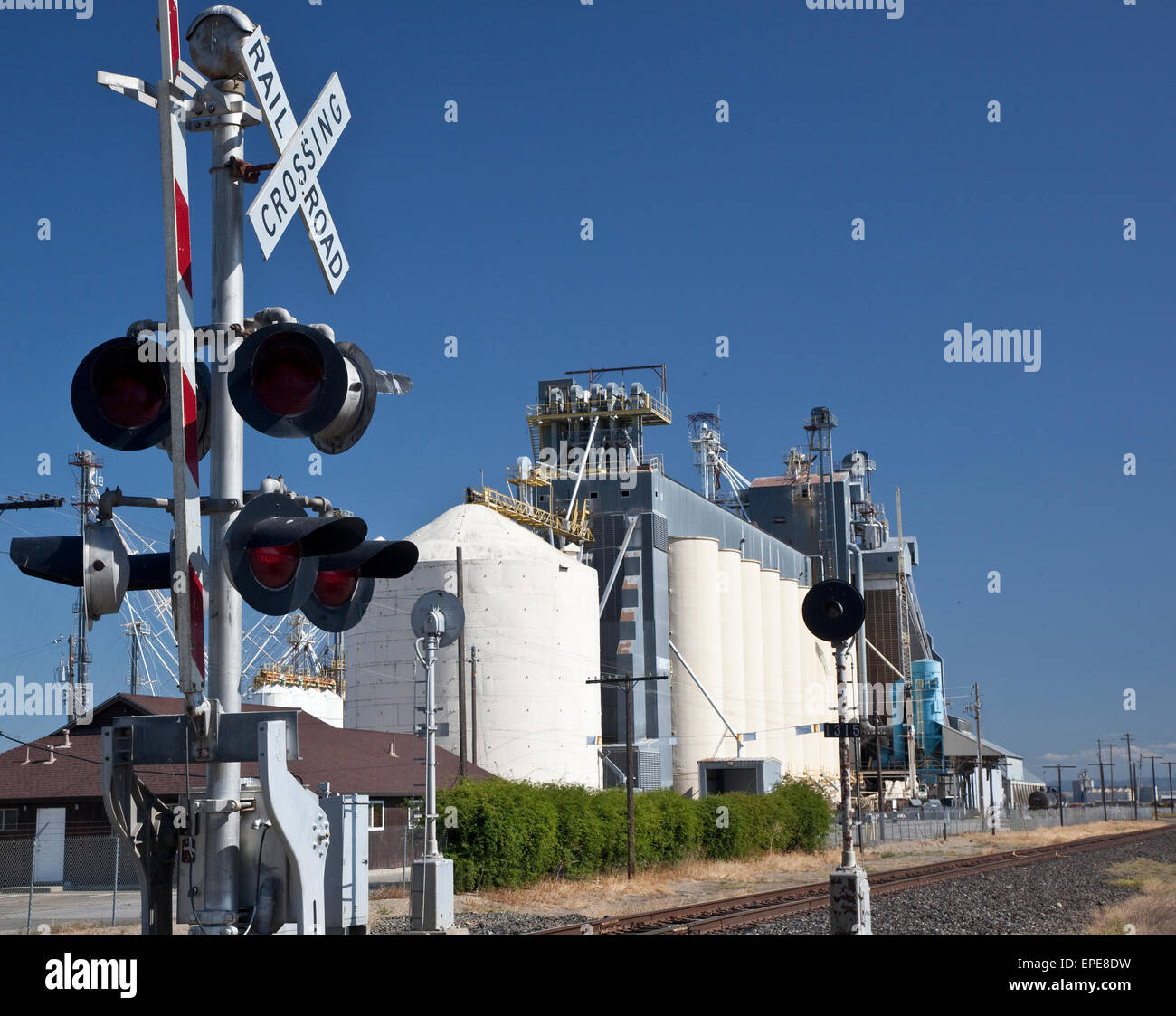Rice silos hi-res stock photography and images - Alamy
