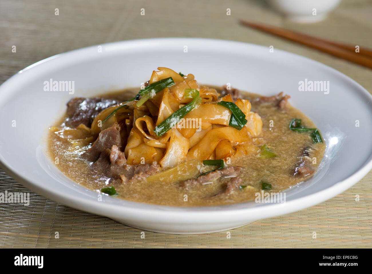 wat tan hor, popular cantonese fried noodle with beef Stock Photo - Alamy