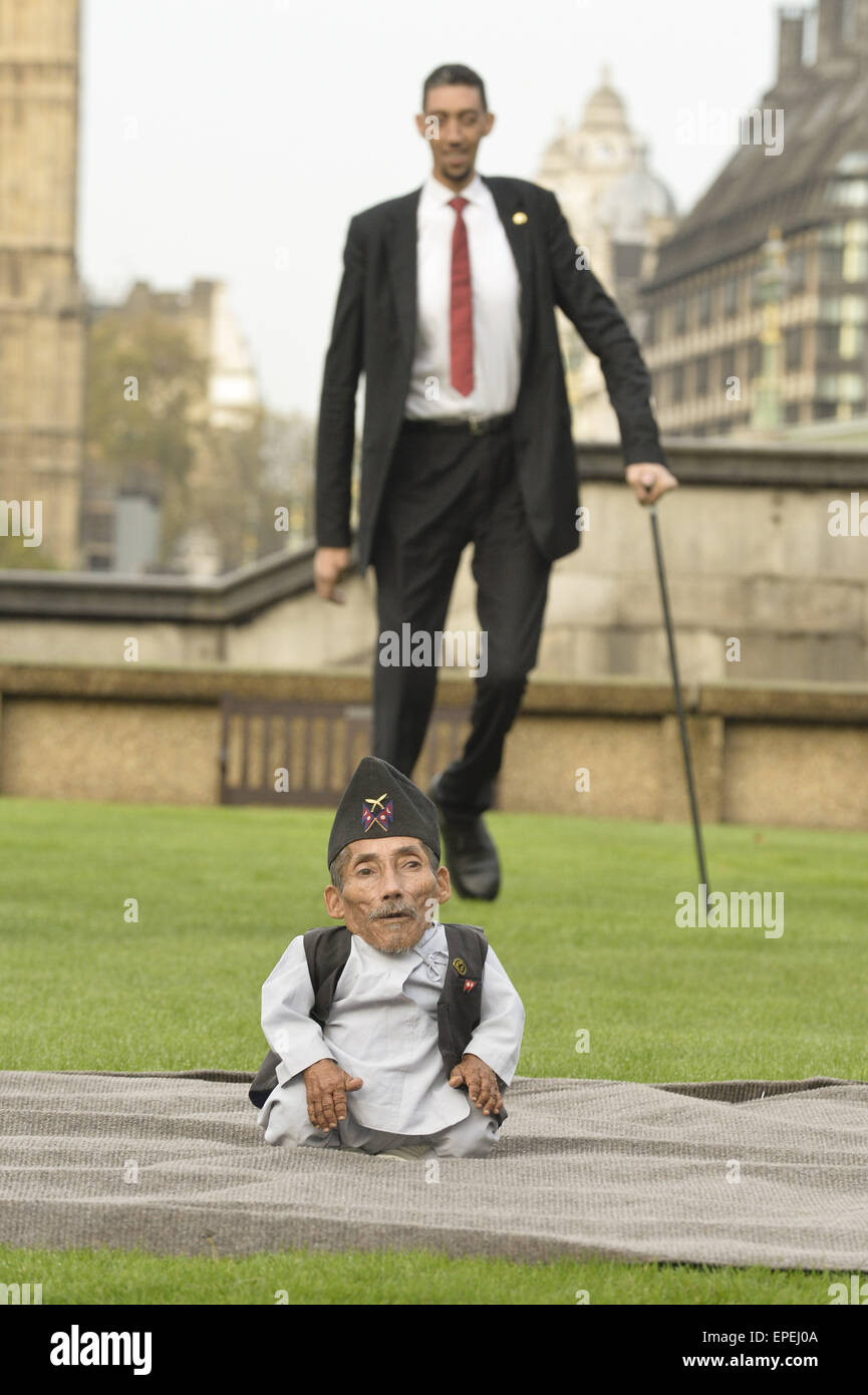 The shortest man ever Chandra Bahadur Dangi 54.6com - 21.5 inches) and ...