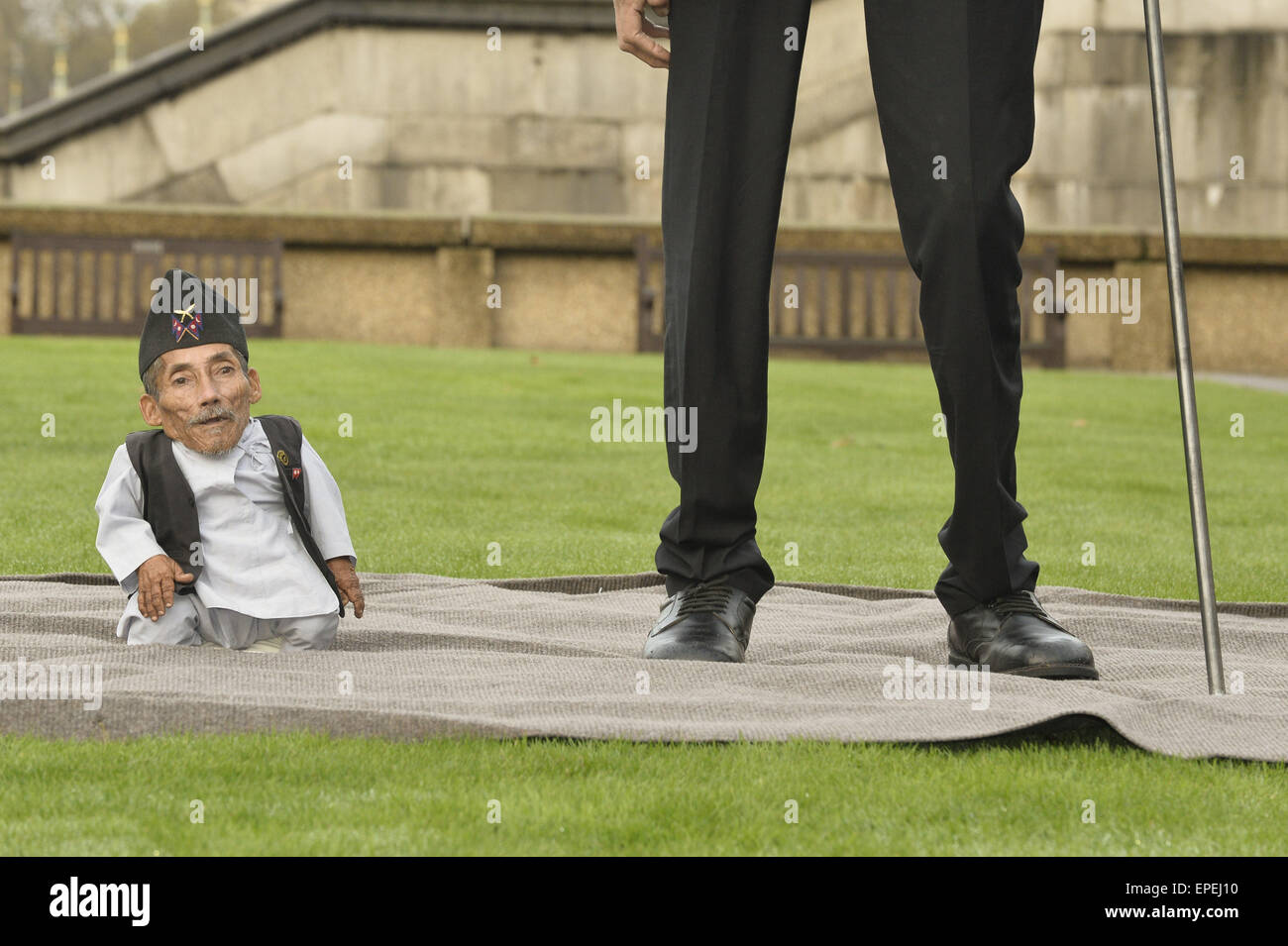 The shortest man ever Chandra Bahadur Dangi 54.6com - 21.5 inches) and ...