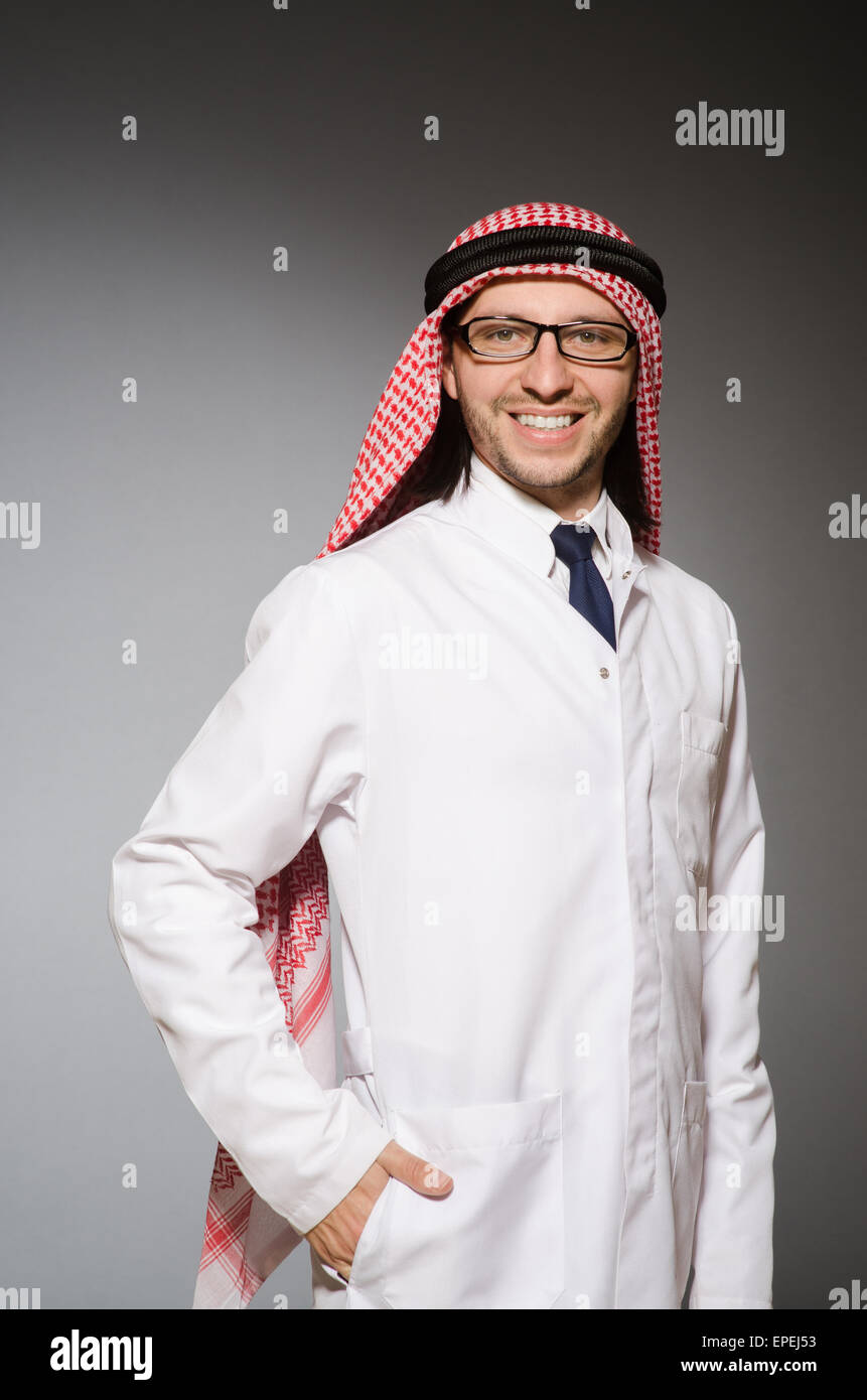 Arab doctor in white robe Stock Photo - Alamy