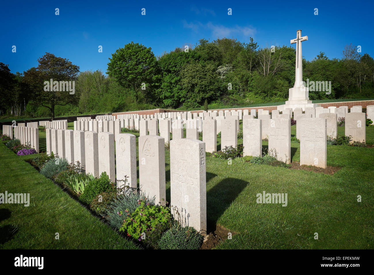 View of the Commonwealth War Graves Commission Flatiron Copse Cemetery ...