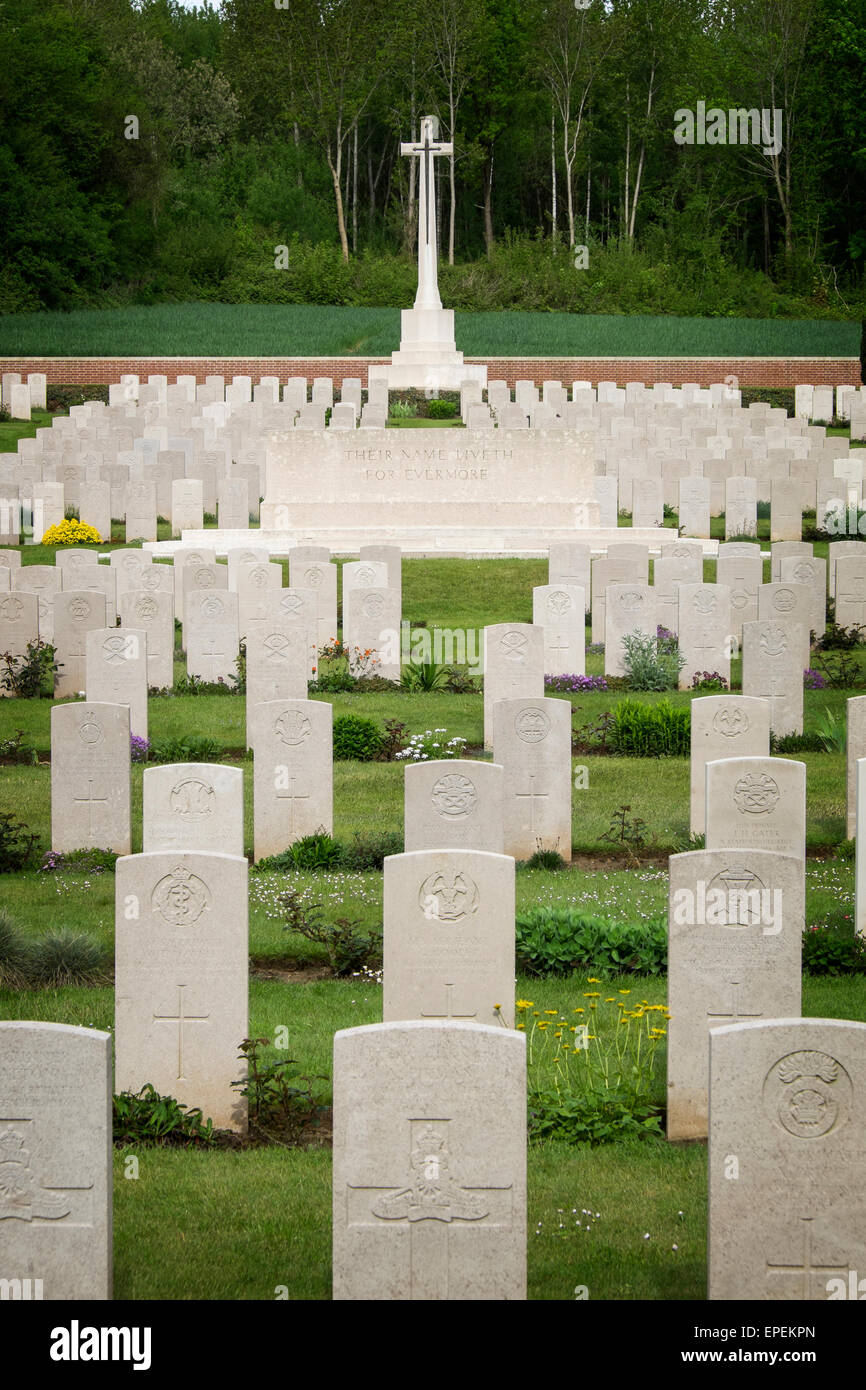 View of the Commonwealth War Graves Commission Flatiron Copse Cemetery ...