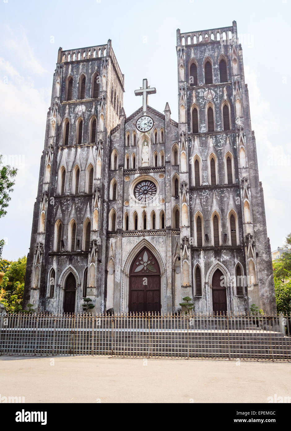 Vietnam catholic church people hi-res stock photography and images - Alamy